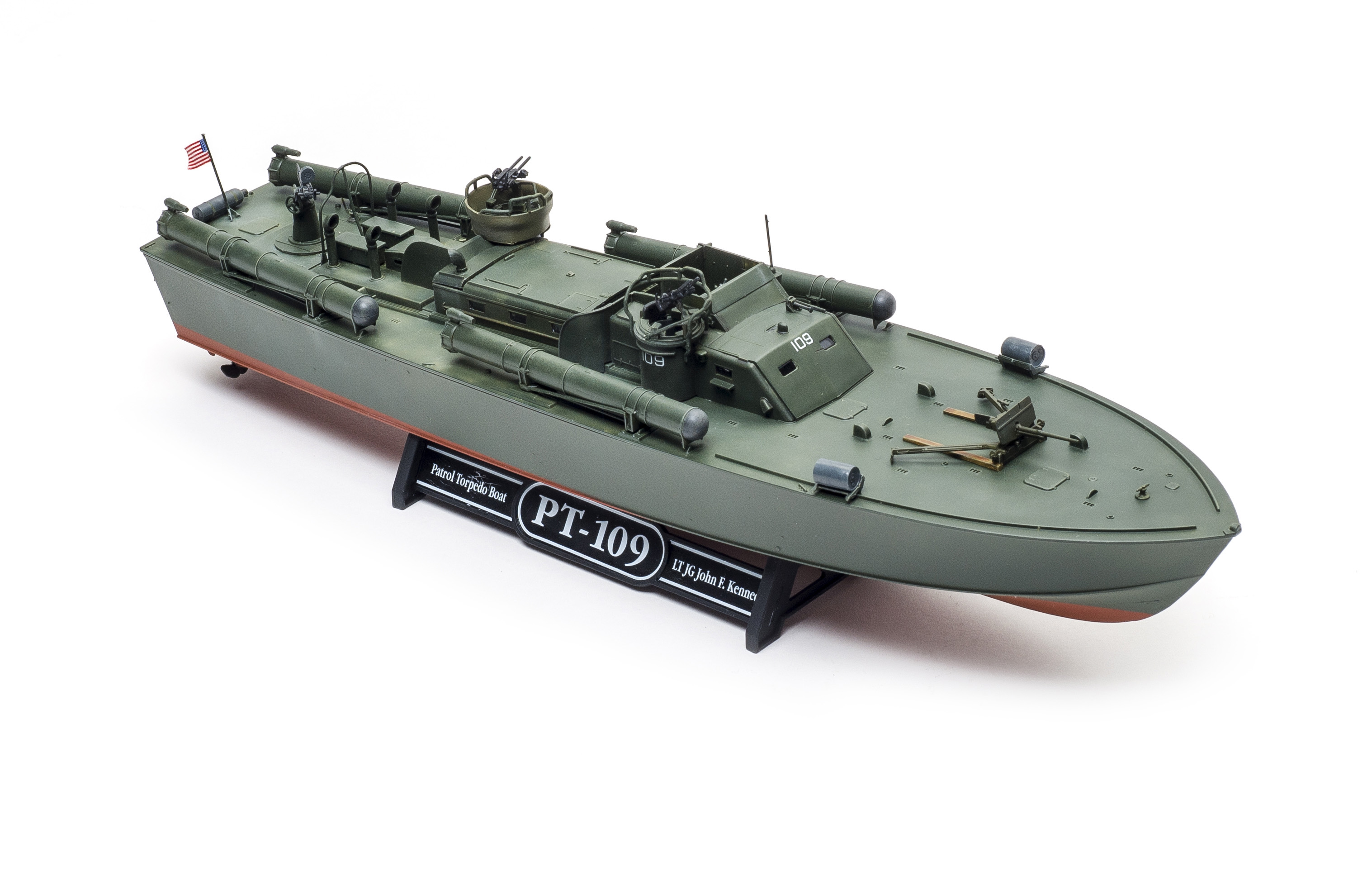 Build review of the Revell PT-109 patrol torpedo boat scale model kit ...