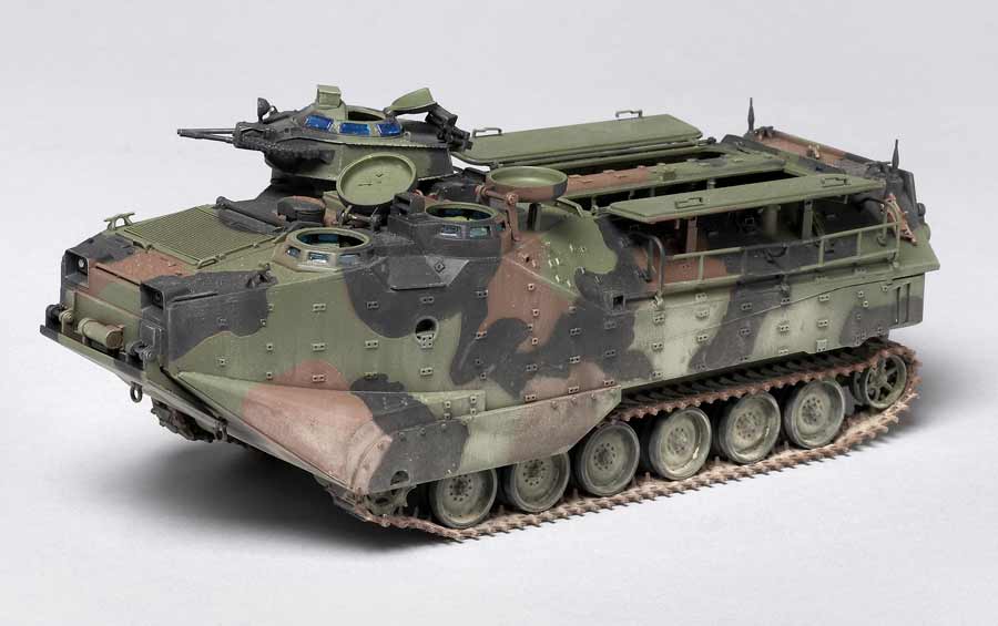 HobbyBoss 1/35 scale AAVP7A1 Assault Amphibious Vehicle, Personnel ...